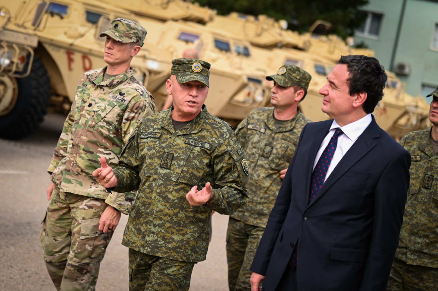 KBS dobile novu američku vojnu opremu – vozila - Radio Kosovska Mitrovica